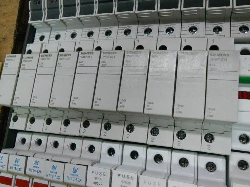 SIEMENS 西門子 3NW7013 陶瓷保險絲座 保險絲尺寸 10*38. 額定電流 32A (D2) | 露天市集 | 全台最大的網路購物市集