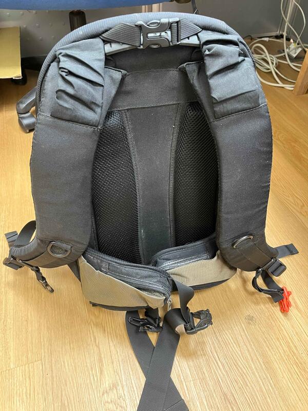 TOIMEND 雙肩 相機 後背包 登山包 減壓背帶調整隔層 | 露天市集 | 全台最大的網路購物市集