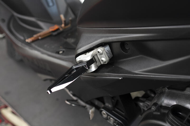 [飛旋踏板 飛旋 外移]CNC轉接座FORCE155/SMAX155 更好踩 後座舒適 彈出 原廠母座 腳踏後移 加長 | 露天市集 | 全台最大的網路購物市集