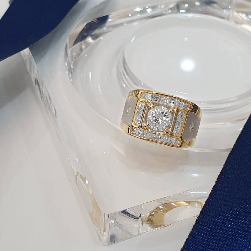 天然鑽石男戒 主鑽1.00克拉 18K金戒台 配鑽約0.65ct 國際圍16號 面寬1.3cm 大眾名錶L2071 | 露天市集 | 全台最大 ...