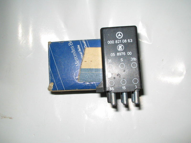 BENZ 123 雨刷斷電器 全新正廠件 0008210863 一個1400元 | 露天市集 | 全台最大的網路購物市集