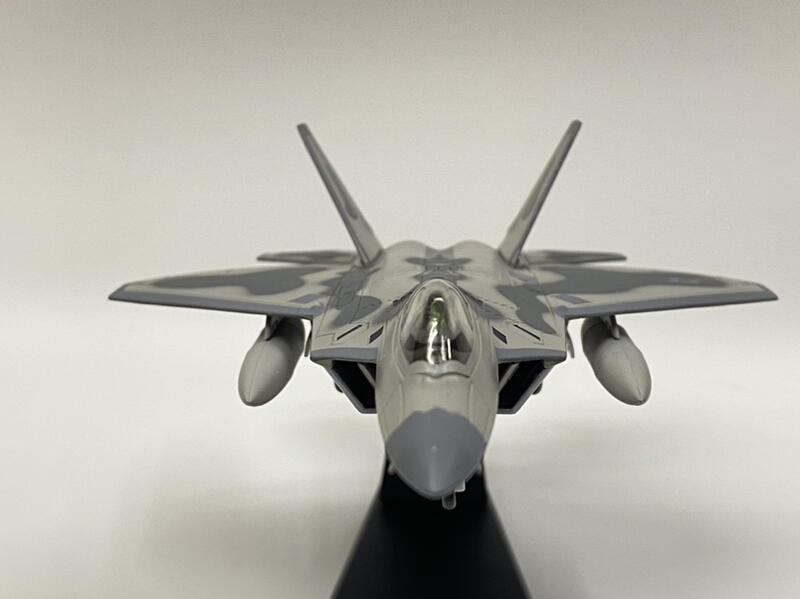 《模王 現貨》F-22 F22 美軍 最新隱形戰鬥機 猛禽 比例 1/100 部分合金完成品 | 露天市集 | 全台最大的網路購物市集
