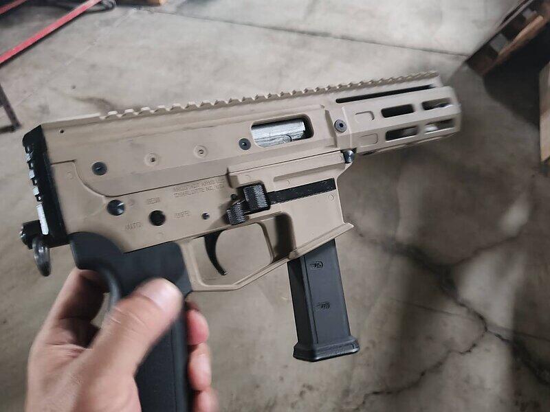【KUI酷愛】EMG Angstadt Arms MDP-9 瓦斯槍，PCC瓦斯衝鋒槍，正版授權刻字，BB槍~EAA91 | 露天市集 | 全 ...