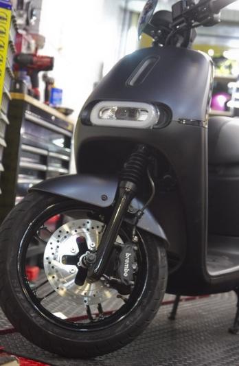 AK550 左邊 卡鉗 BREMBO 輻射卡鉗 灰色 黑色 FORCE SMAX BWSR 五代勁戰 孔距100MM | 露天市集 | 全台最大的網路購物市集