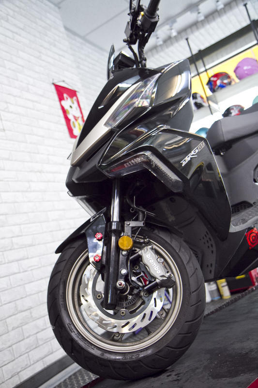 AK550 左邊 卡鉗 BREMBO 輻射卡鉗 灰色 黑色 FORCE SMAX BWSR 五代勁戰 孔距100MM | 露天市集 | 全台最大的網路購物市集