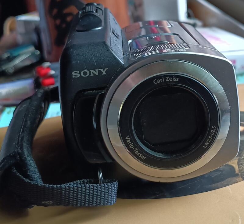 SONY索尼DCR-SR85硬碟式60GB數位攝影機~單機+1電池 ~ 二手 | 露天市集 | 全台最大的網路購物市集
