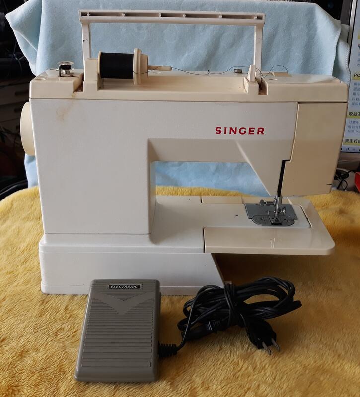 (董)故障品~勝家 SINGER 9015 桌上型裁縫機~原正常使用/目前燈會亮不會動/重8.5KG~ | 露天市集 | 全台最大的網路購物市集