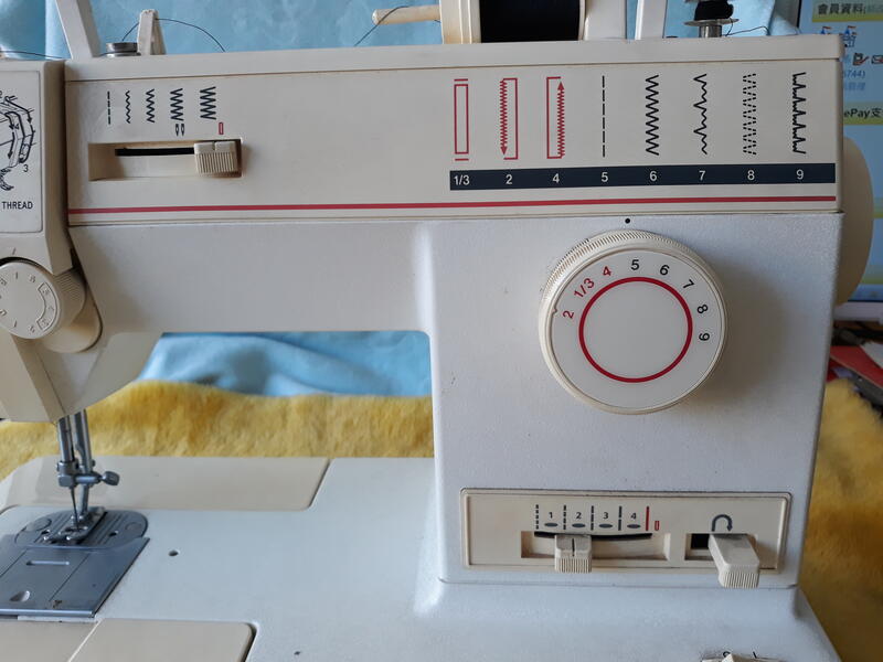 (董)故障品~勝家 SINGER 9015 桌上型裁縫機~原正常使用/目前燈會亮不會動/重8.5KG~ | 露天市集 | 全台最大的網路購物市集