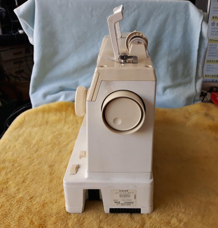 (董)故障品~勝家 SINGER 9015 桌上型裁縫機~原正常使用/目前燈會亮不會動/重8.5KG~ | 露天市集 | 全台最大的網路購物市集