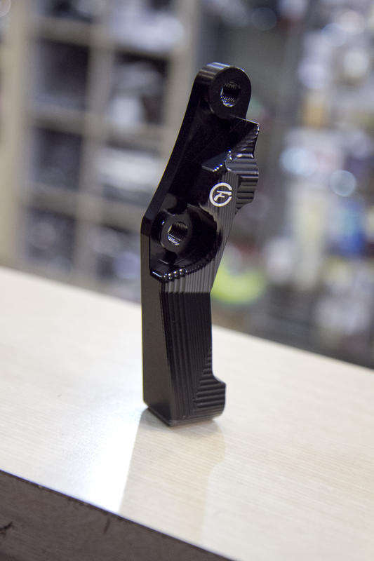 特價![輻射 卡鉗座] FORCE SMAX ABS也可 輻射卡座 100MM孔距 M50 1098 AK550卡鉗 | 露天市集 | 全台最大的網路購物市集