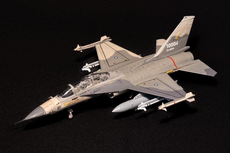 【軍模館】TTF - 1/72 中華民國空軍 F-CK-1 經國號 IDF 雙座 (台南基地+將軍機) 金屬+磁吸式掛載 | 露天市集 | 全台最大的網路購物市集