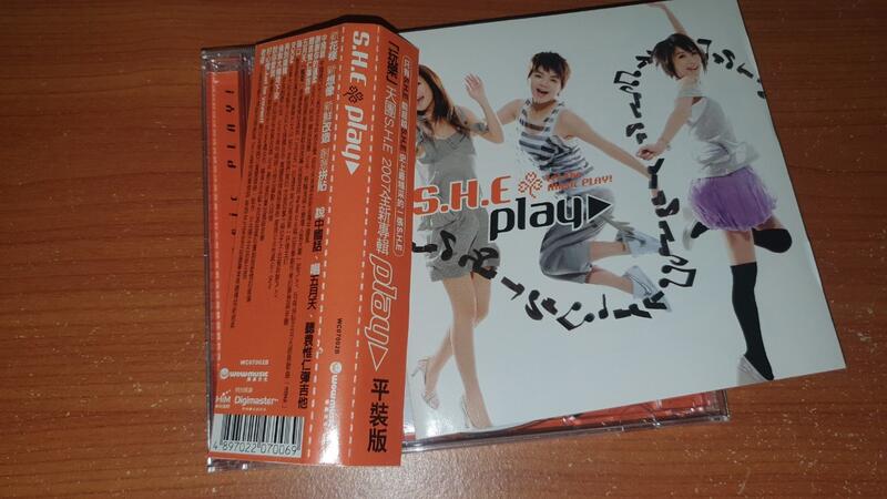 S.H.E 專輯 PLAY(香港限定經濟版/平裝版) 附側標 (Selina/任家萱、Hebe/田馥甄、Ella/陳嘉樺 | 露天市集 | 全 ...
