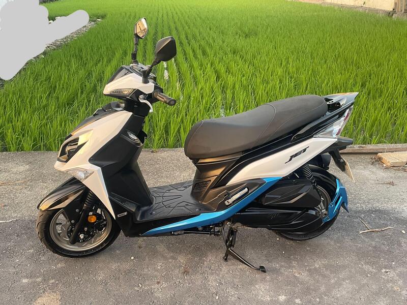 (已售出) 2020 SYM JET SR 125 ABS 魚眼雙碟版 白藍 KRV 雷霆S DRG FNX | 露天市集 | 全台最大的網路購物市集