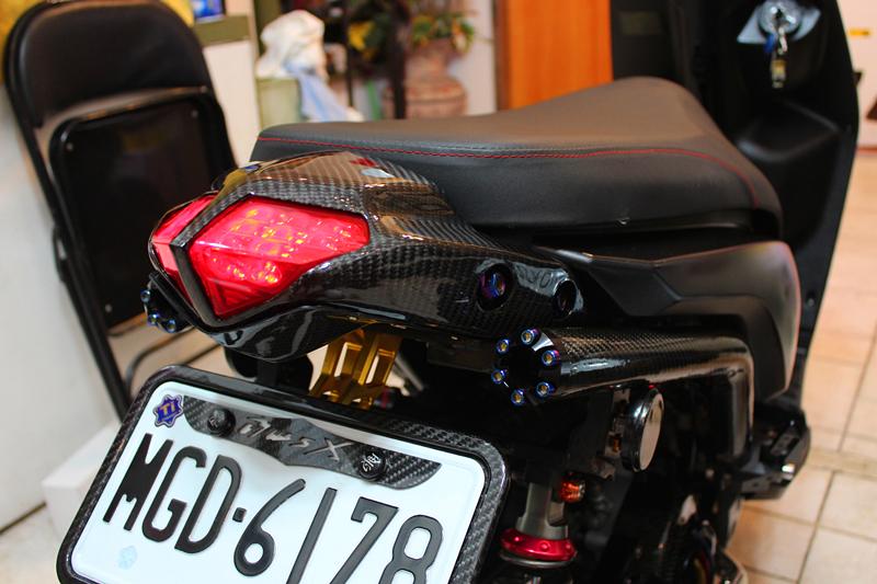 【翰翰二輪】BWS改DUCATI 日比谷 卡夢1098尾燈 全碳纖維開模 高密合度 線組直上免修改 R6 Z1000 | 露天市集 | 全台最大的網路購物市集