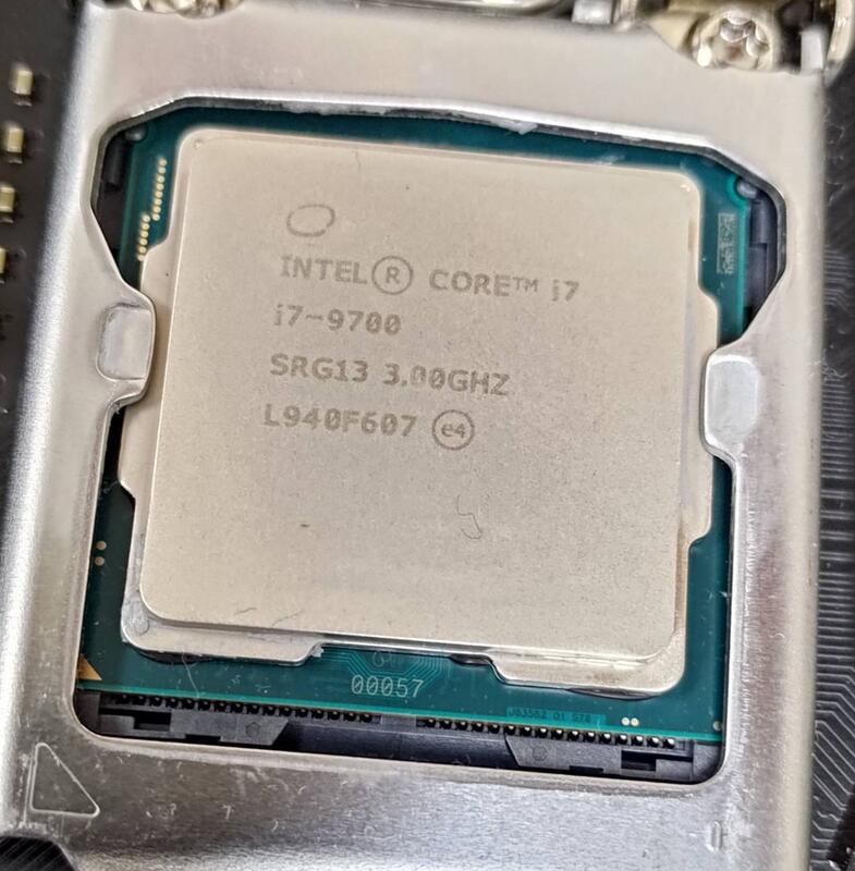 i7 9700 cpu有內顯的，超優中古cp值高 | 露天市集 | 全台最大的網路購物市集