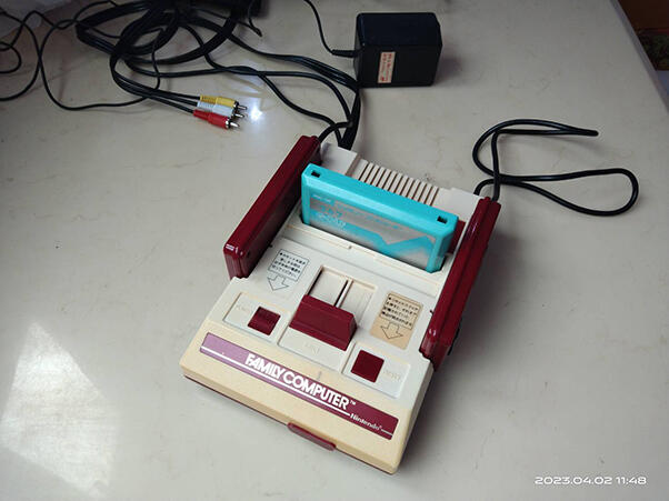 二手經典原廠 1983年 Nintendo 任天堂 紅白機 / RF 改 AV端子 | 露天市集 | 全台最大的網路購物市集