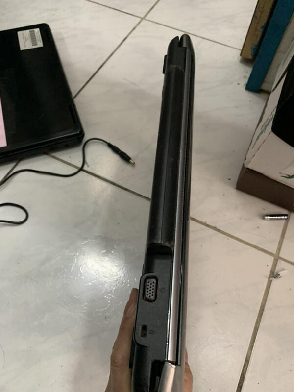 ASUS(NBE1)華碩N53S 可充電.可開機...螢幕目測未破，商品如圖零件機販售，售出不退 | 露天市集 | 全台最大的網路購物市集