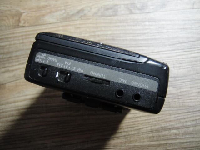 AIWA 愛華 HS-JS145 FM/AM卡式隨身聽 請看商品描述 | 露天市集 | 全台最大的網路購物市集