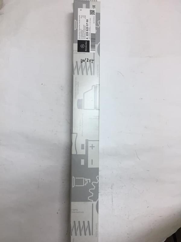 【88機油】BENZ 原廠 A2058205700 雨刷片,W205,C200,C250,C300,C400,GLC | 露天市集 | 全台最 ...