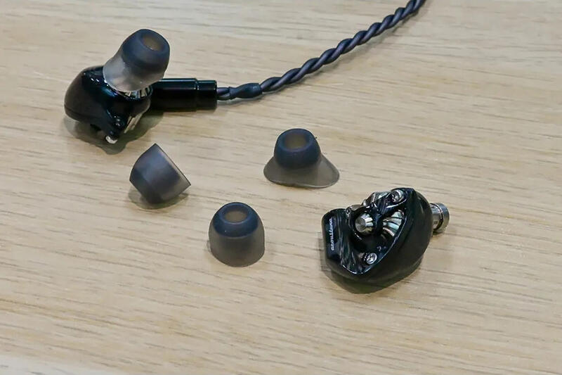 日本 Acoustune HS1900X「SHINOGI｜鎬」第三代Myrinx複合動圈單元 入耳式耳道耳機.台灣公司貨 | 露天市集 | 全 ...