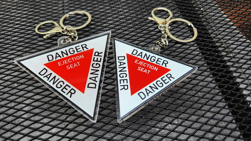 鐵鳥迷*現貨超商*DANGER EJECTION SEAT(彩色版)彈射戰鬥機壓克力雙面鑰匙圈 | 露天市集 | 全台最大的網路購物市集