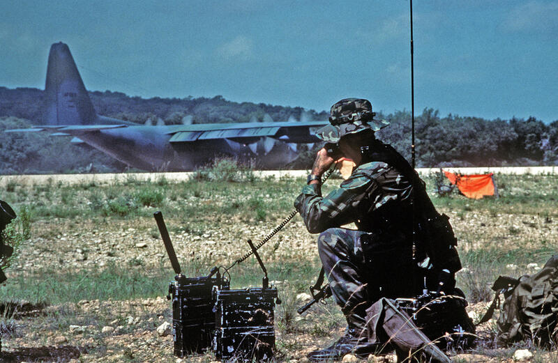 (預訂)美軍公發 AN/PRC-113用 VHF/UHF 天線 | 露天市集 | 全台最大的網路購物市集