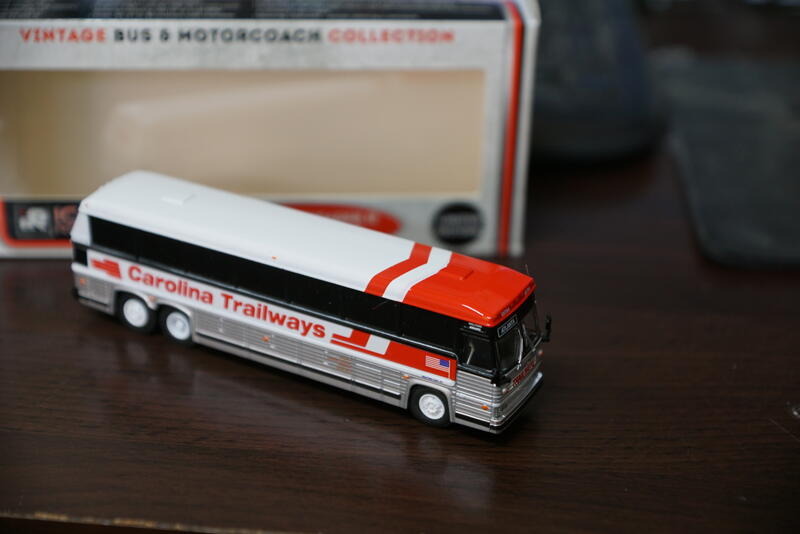 1:87 MCI MC-9 巴士模型 Iconic 製作 | 露天市集 | 全台最大的網路購物市集