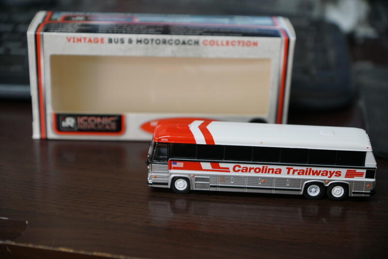 1:87 MCI MC-9 巴士模型 Iconic 製作 | 露天市集 | 全台最大的網路購物市集