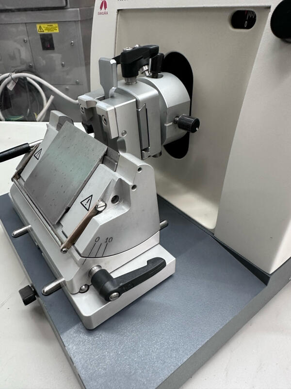 Sakura Accu-Cut SRM 200 CW Rotary Microtome 旋轉式石蠟切片機 | 露天市集 | 全台最大的網路購物市集