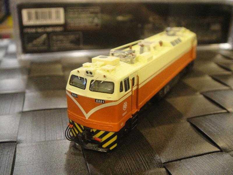 MJ 預購中 鐵支路 NR1003 N規 (E200~E400) 無動力電車.橘+米 | 露天市集 | 全台最大的網路購物市集