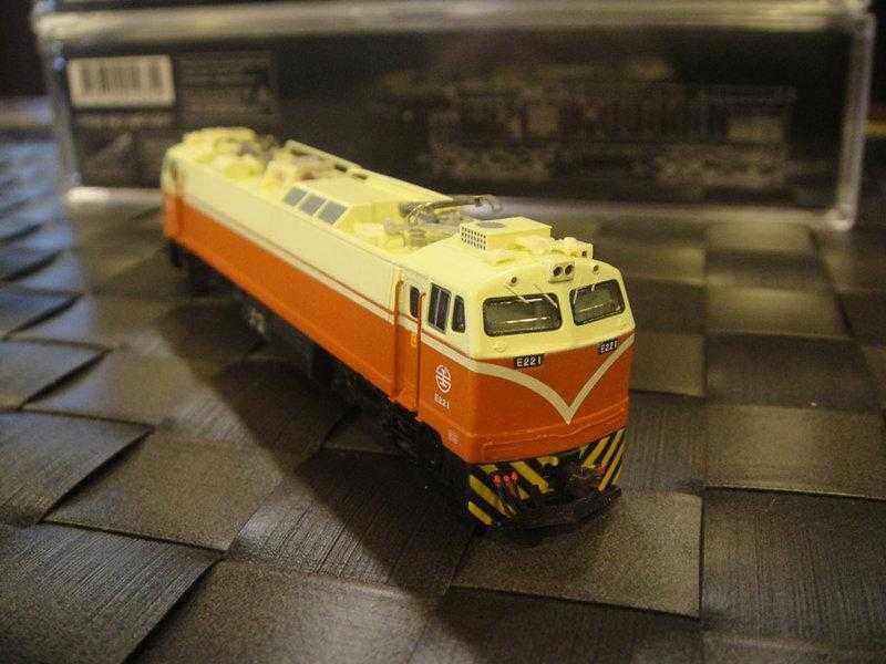 MJ 預購中 鐵支路 NR1003 N規 (E200~E400) 無動力電車.橘+米 | 露天市集 | 全台最大的網路購物市集