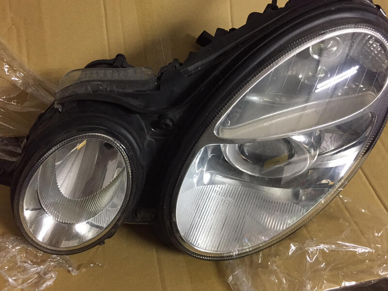 Benz w211 大燈 左右各一組原廠件 | 露天市集 | 全台最大的網路購物市集