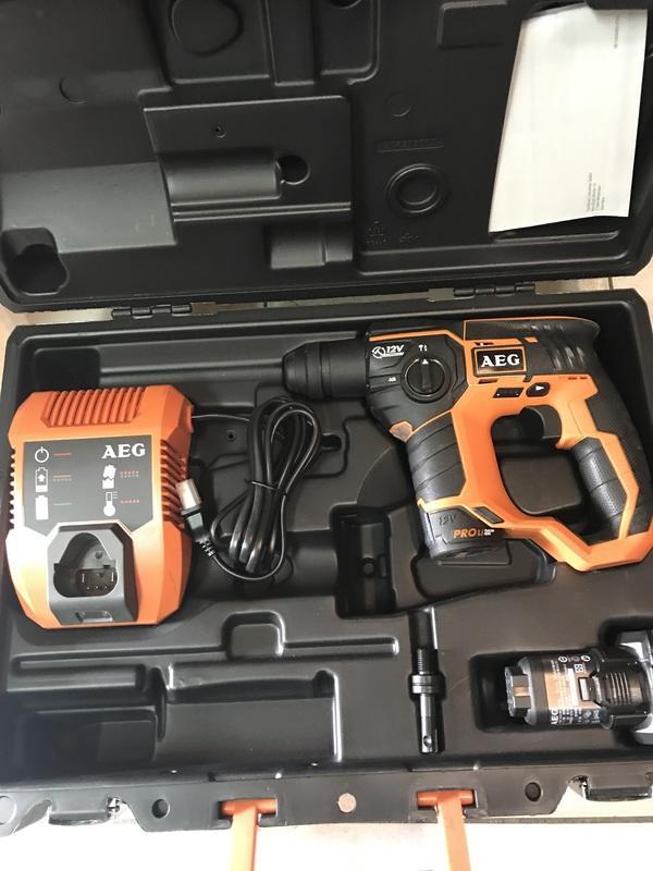 AEG 12v 2用充電垂鑽 9成9新 | 露天市集 | 全台最大的網路購物市集