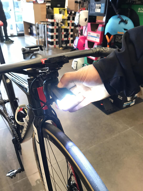 DOSUN AF800 高流明 自行車燈 截止線設計 專用L型轉座 緊急行動電源