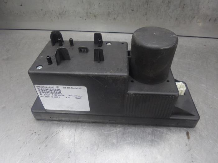 【SFF雙B賣場】BENZ W210/E280 正廠 中控馬達 2088000948 | 露天市集 | 全台最大的網路購物市集