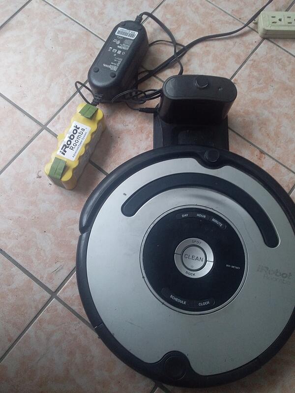 二手 充電瑕疵 當零件機出售 IRobot Roomba 561 掃地機器人 吸塵 附兩顆電池 | 露天市集 | 全台最大的網路購物市集