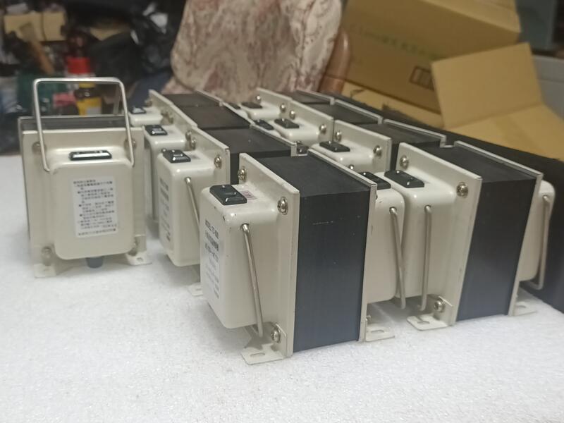編號1043/ 台製TC-1000雙向變壓器重5.2公斤，商品內容有詳述，虧售一顆900元。 | 露天市集 | 全台最大的網路購物市集