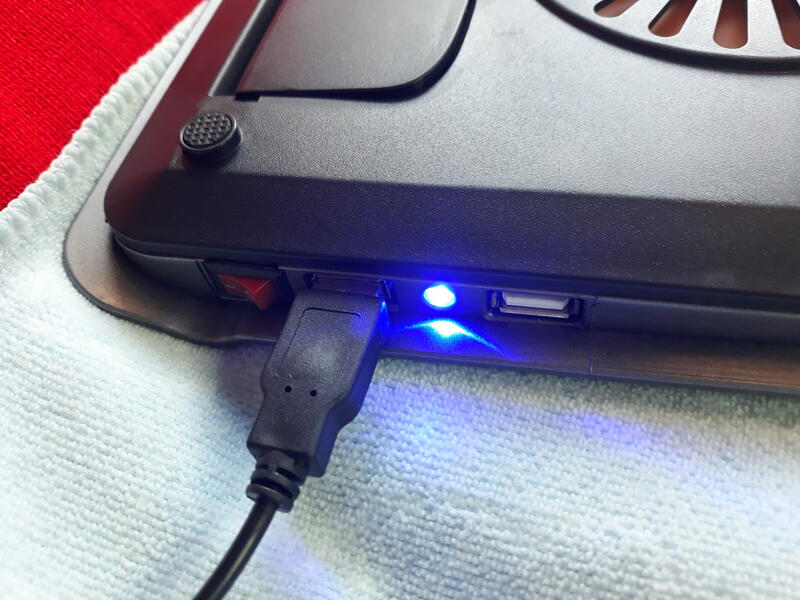 (M50)二手良品~JM MAXPRO 筆電散熱座 散熱支架 電源開關~置放尺寸:32.5*19公分~ | 露天市集 | 全台最大的網路購物市集