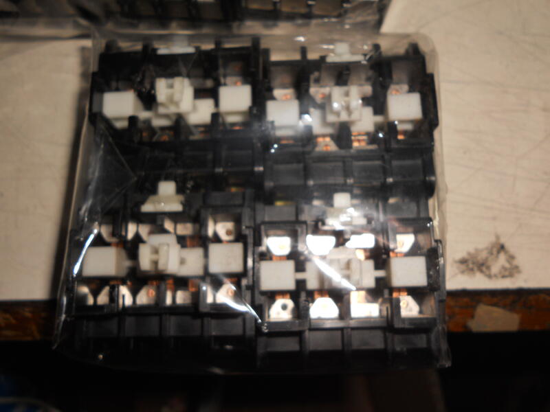 日本 三菱 UQ-AX2 電磁接觸器 補助接點 UN-AX2 UN-AX4 SR-N8 | 露天市集 | 全台最大的網路購物市集