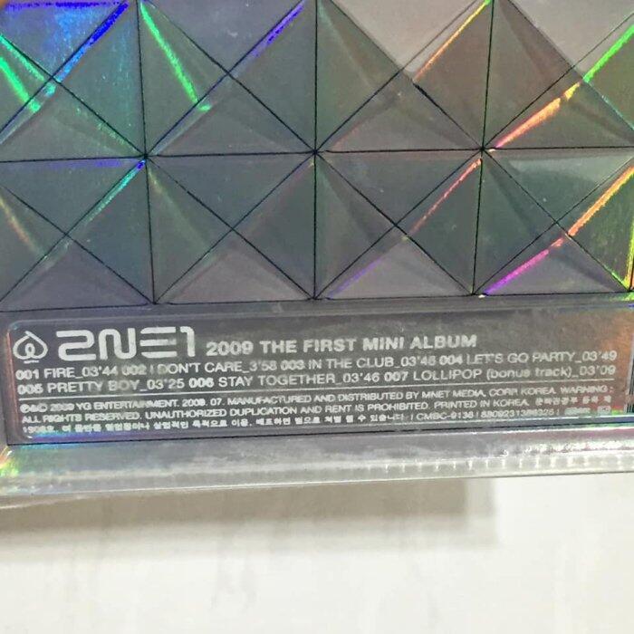 2NE1 2009 首張迷你專輯 The First Mini Album 韓國進口精裝版 CD 附歌詞寫真本 | 露天市集 | 全台最大的 ...