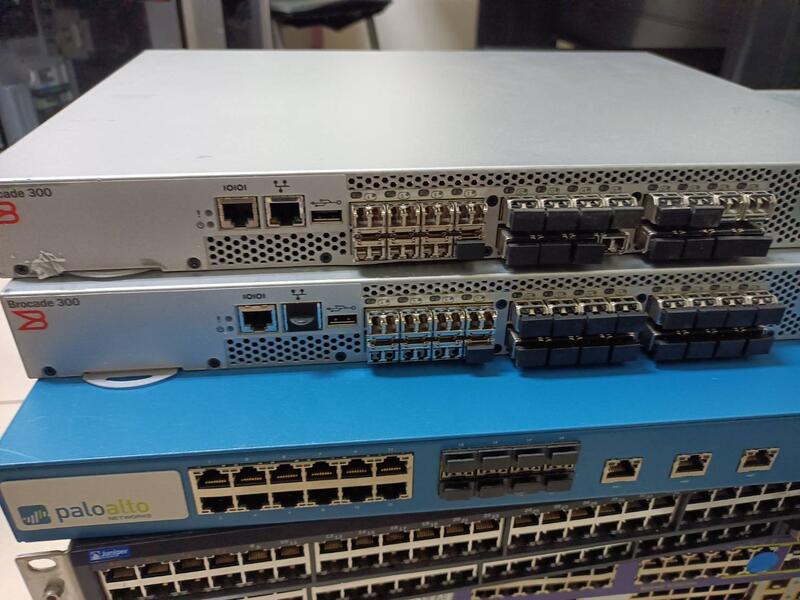 Brocade 300 Fibre 8GB Channel Switch 24PORT active | 露天市集 | 全台最大的網路購物市集