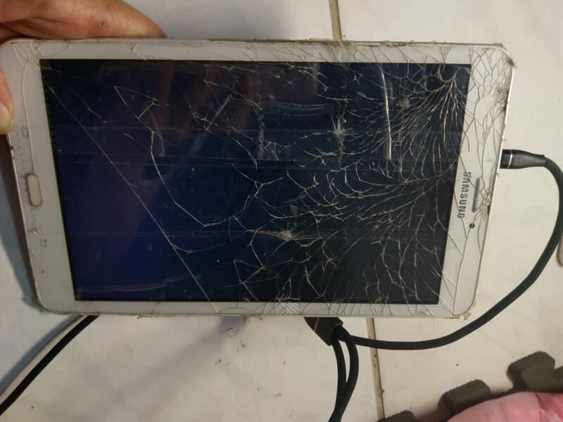 三星Samsung Galaxy T3777可充電。螢幕未破。商品如圖，零件機販售，售出不退 | 露天市集 | 全台最大的網路購物市集