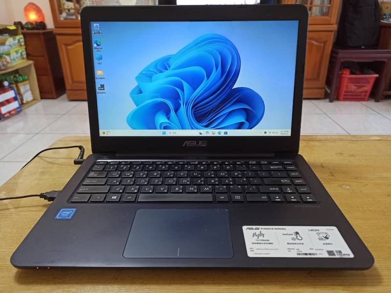二手ASUS L402N四核4/32SSD筆電 當零件機賣不退不保 內容詳看 | 露天市集 | 全台最大的網路購物市集