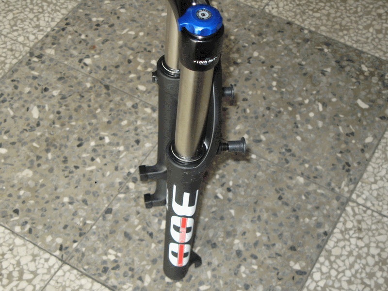 SPINNER 300LC 登山車26吋前叉 碟煞+V煞共用 手控可鎖死 行程100MM(黑色/白色2色系) | 露天市集 | 全台最大的網路購物市集