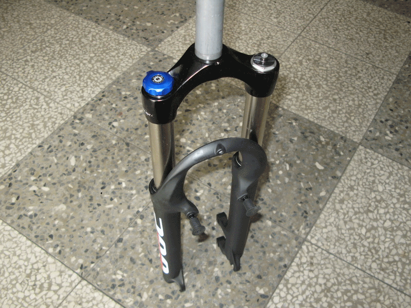 SPINNER 300LC 登山車26吋前叉 碟煞+V煞共用 手控可鎖死 行程100MM(黑色/白色2色系) | 露天市集 | 全台最大的網路購物市集