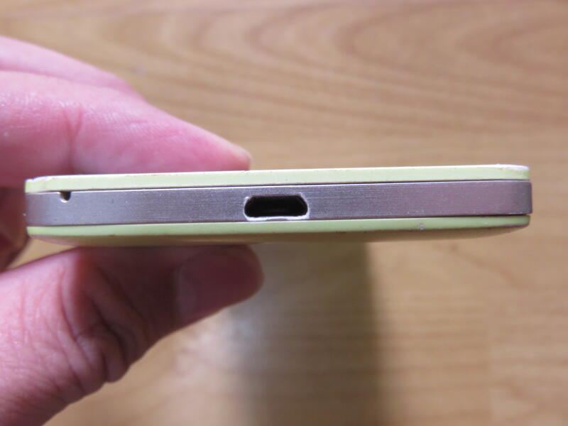 X.故障手機B1674*7082- moii E896 直購價 100 | 露天市集 | 全台最大的網路購物市集