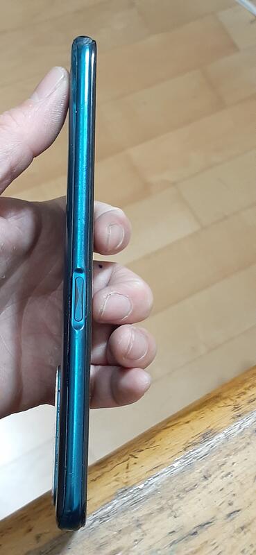 realme X3 6.6吋 120Hz S855+ 8G/128G 只有測試插電腦電源線有聲 品相如圖 狀況: 不開機 | 露天市集 | 全台最大的網路購物市集