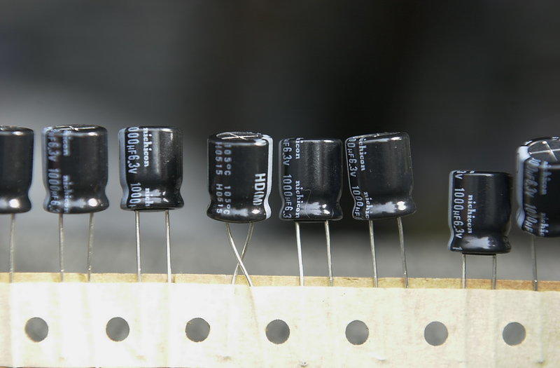 一標10顆售50元，日本nichicon HD 1000uf/6.3V 105℃ 尺寸10mm x 12.5mm電解電容 | 露天市集 | 全 ...