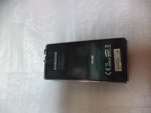 露天二手3C大賣場 SAMSUNG 三星 YB-Z5F 1GB MP3音樂播放器黑色單機/附耳機/USB線材品號691 | 露天市集 | 全台最大的網路購物市集