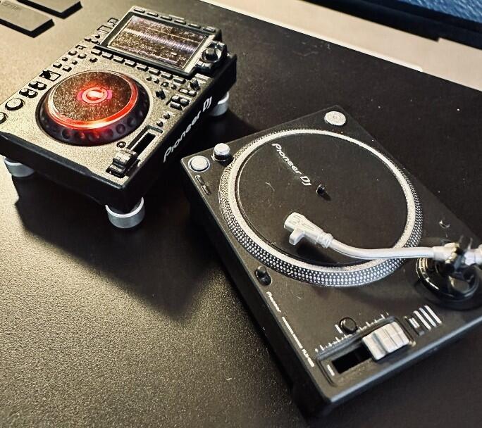 Bandai 萬代 微縮擬真扭蛋 Pioneer DJ Miniature Collection 全套共4種 | 露天市集 | 全台最大的網路購物市集